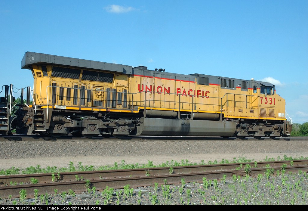 UP 7331, GE AC4460CW Convertible, wearing yellow frame stripe,